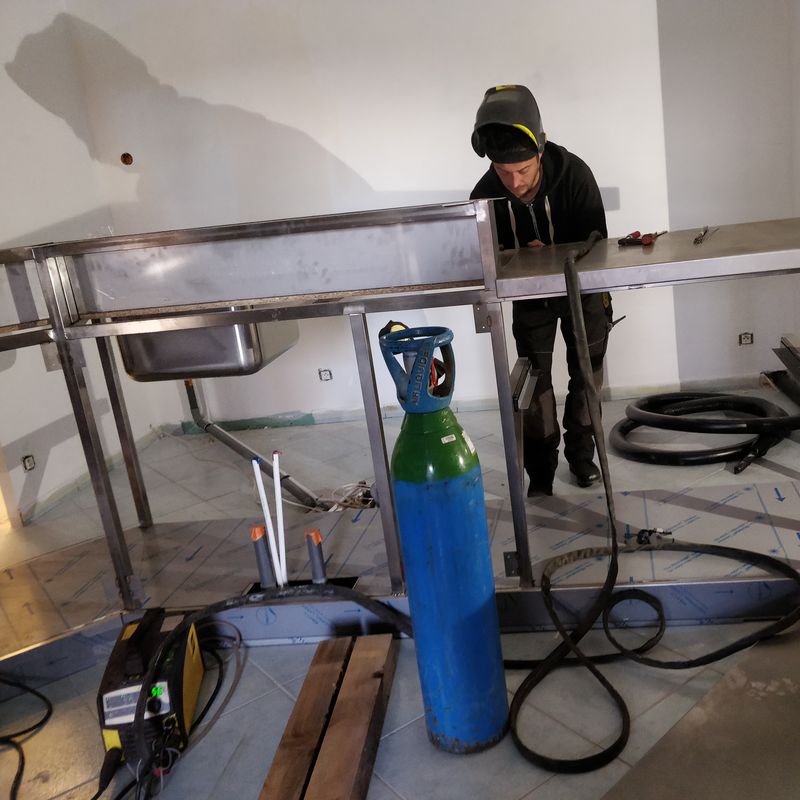 Bar sur mesure à structure inox