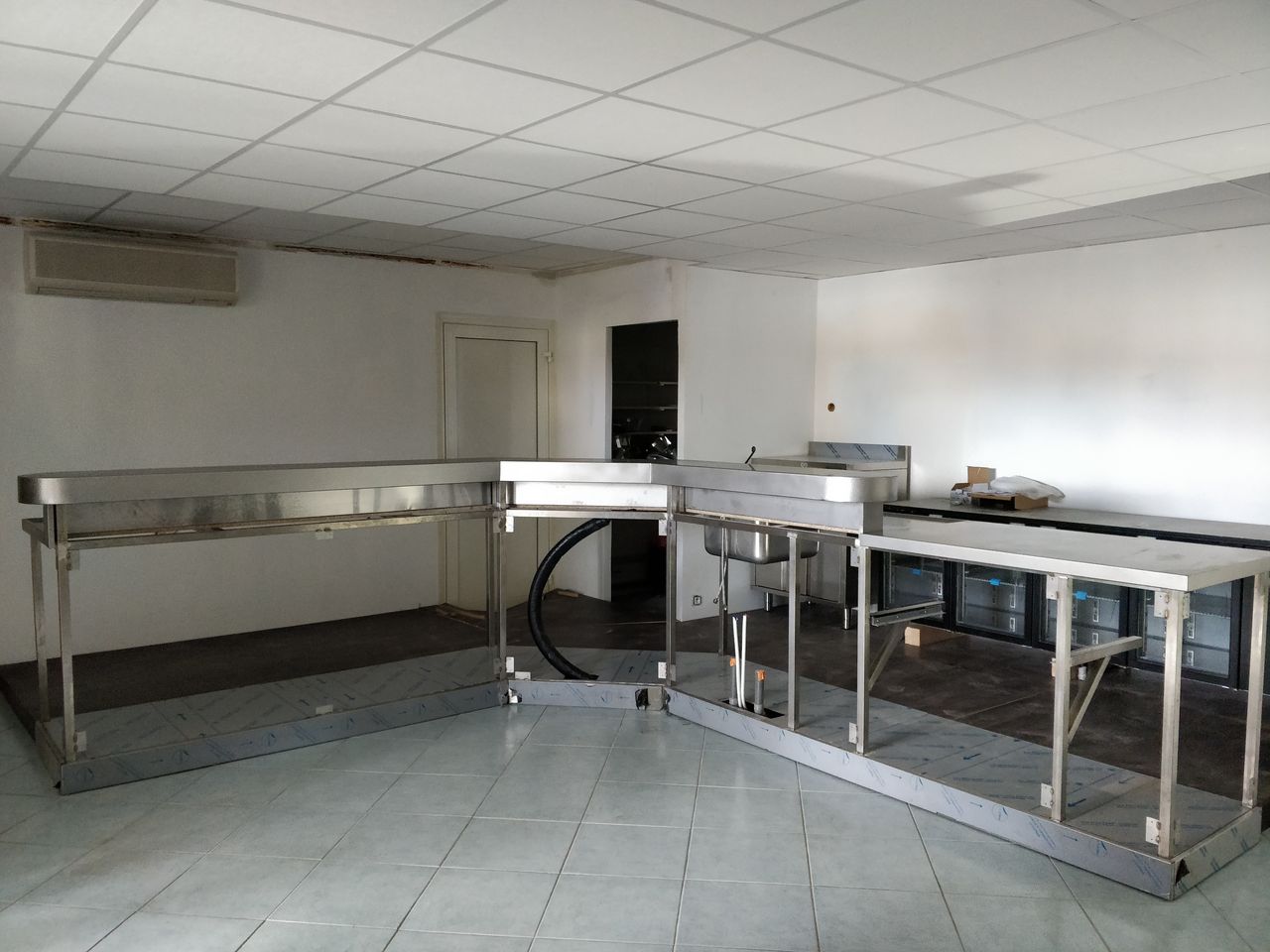 Bar sur mesure à structure inox